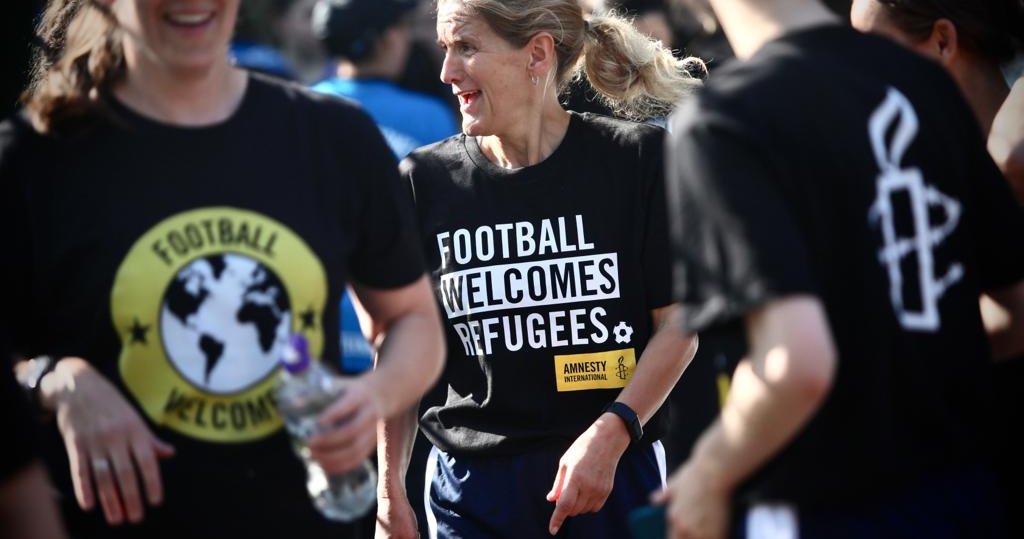 UK: Refugee footballers meet Keir Starmer after exhibition match with ...